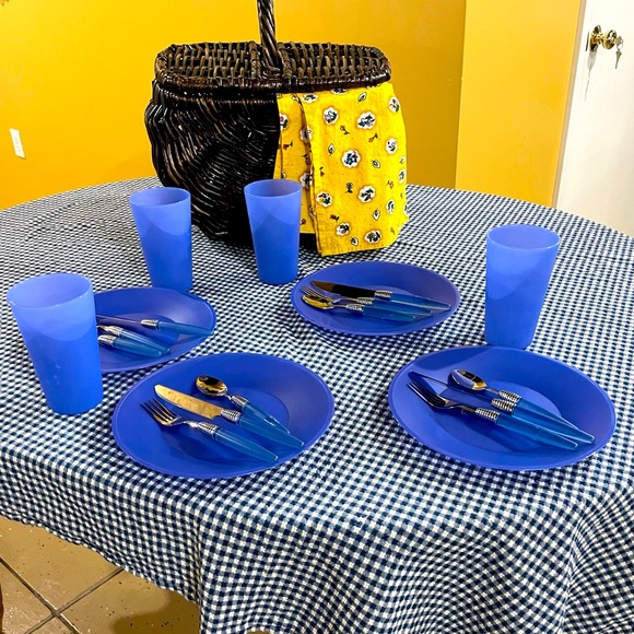 Other | Picnic Basket With Removable Lid And Dinnerware Complete Set ...